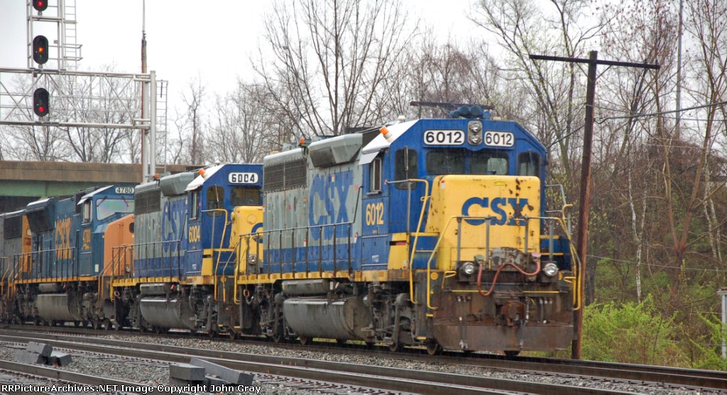 GP-40's CSXT 6004 ex-B&O 4103 & CSXT 6012 ex-B&O 4112 on Q226-09